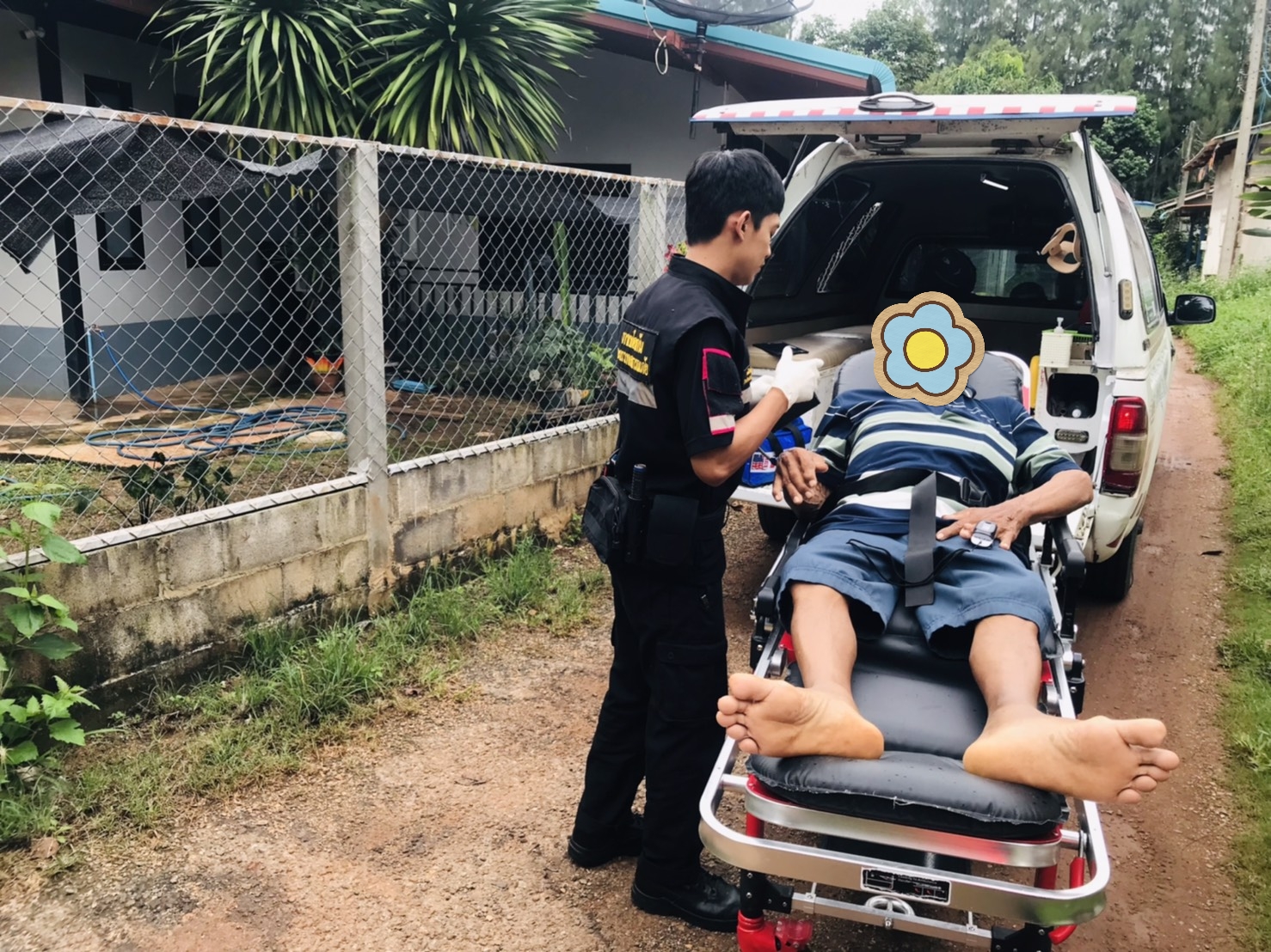 วันที่ 26 กันยายน 2566 งานป้องกันฯ รับผู้ป่วยจากโรงพยาบาลปากช่องนานา นำส่งกลับบ้าน หมู่ 10 บ้าน ...